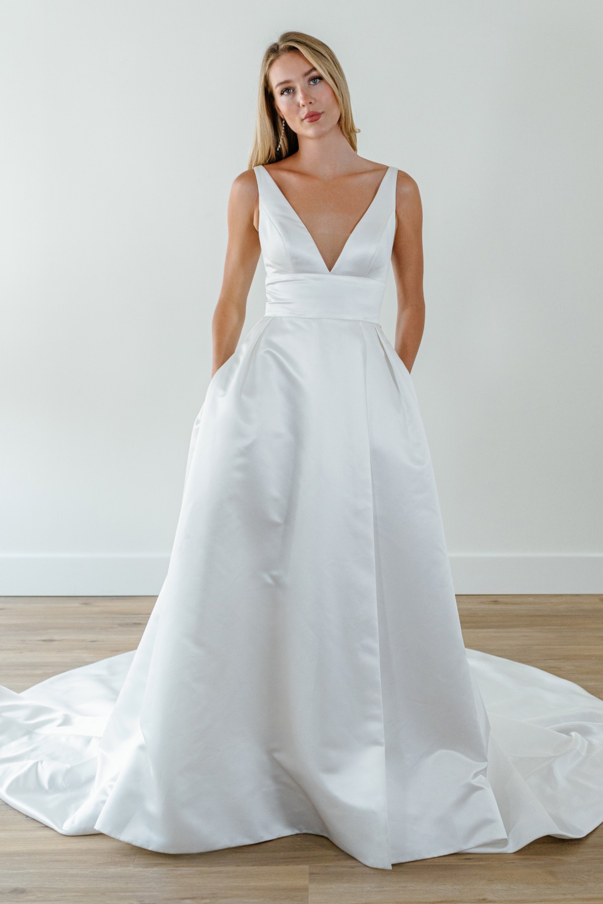 Manon 12254 | Locket Brides | Locket